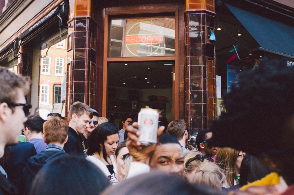 "Celebrating the UK`s independent record shops" Record Store Day in ...