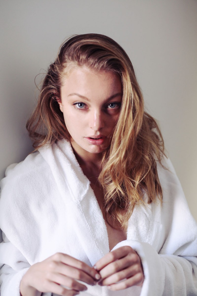 Lauren Engel kicking it down under with Aussie babes for C-Heads #7 - C ...