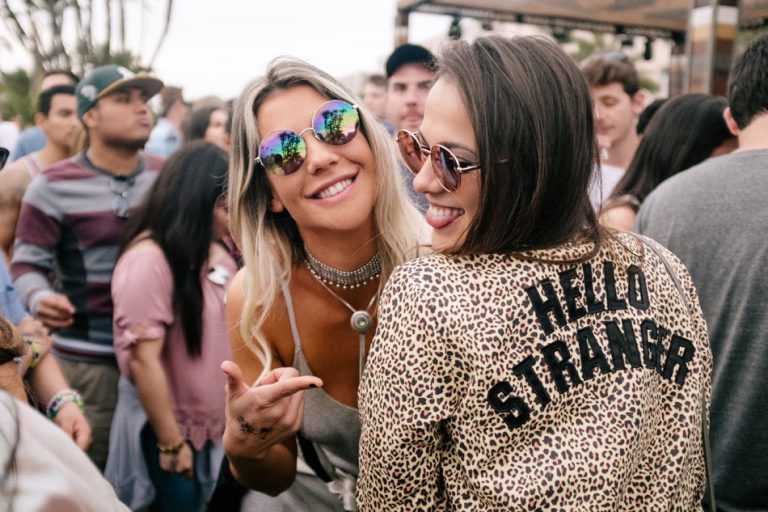 Costumes, music and kisses at CRSSD Festival 2017 - C-Heads Magazine
