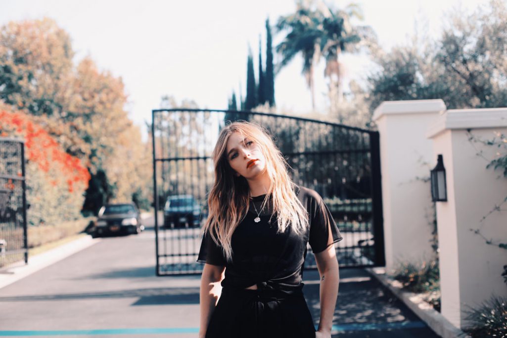 VÉRITÉ talks being an introvert, depression, and sending postcards to ...