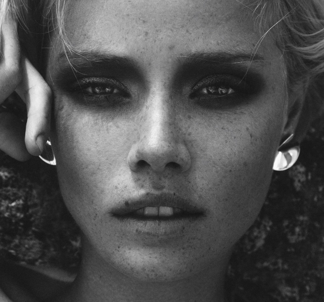 On top of the hill above Cape Town with Michelle - C-Heads Magazine