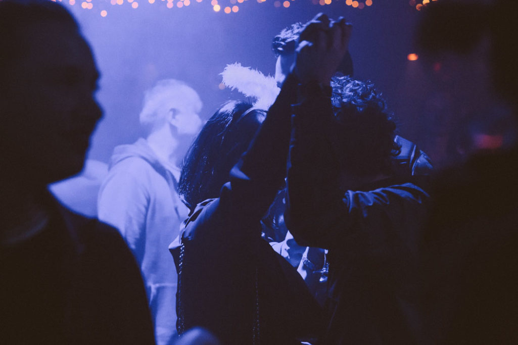 Vera Linnik photographs the dancing crowd in the oldest club in Russia ...