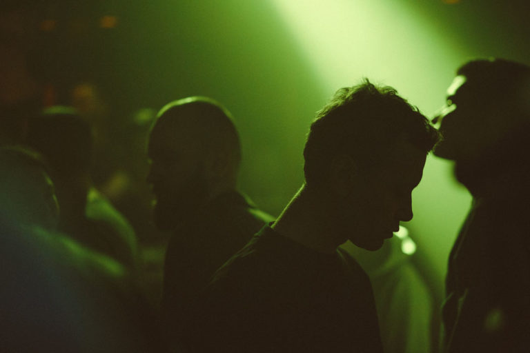 Vera Linnik photographs the dancing crowd in the oldest club in Russia ...