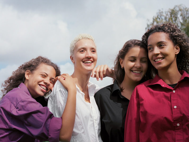 "Sisterhood" intimately documents the natural bonds of sisters - C ...