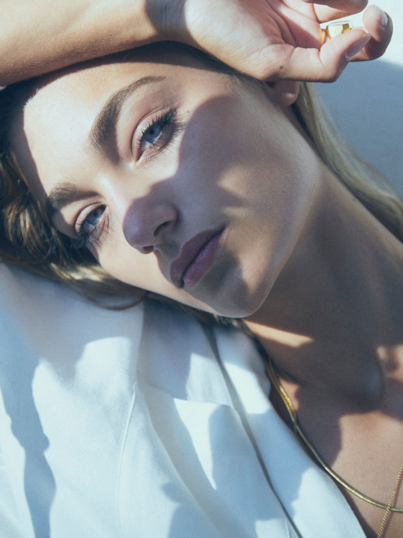 Bare skin on sunny days - C-Heads Magazine